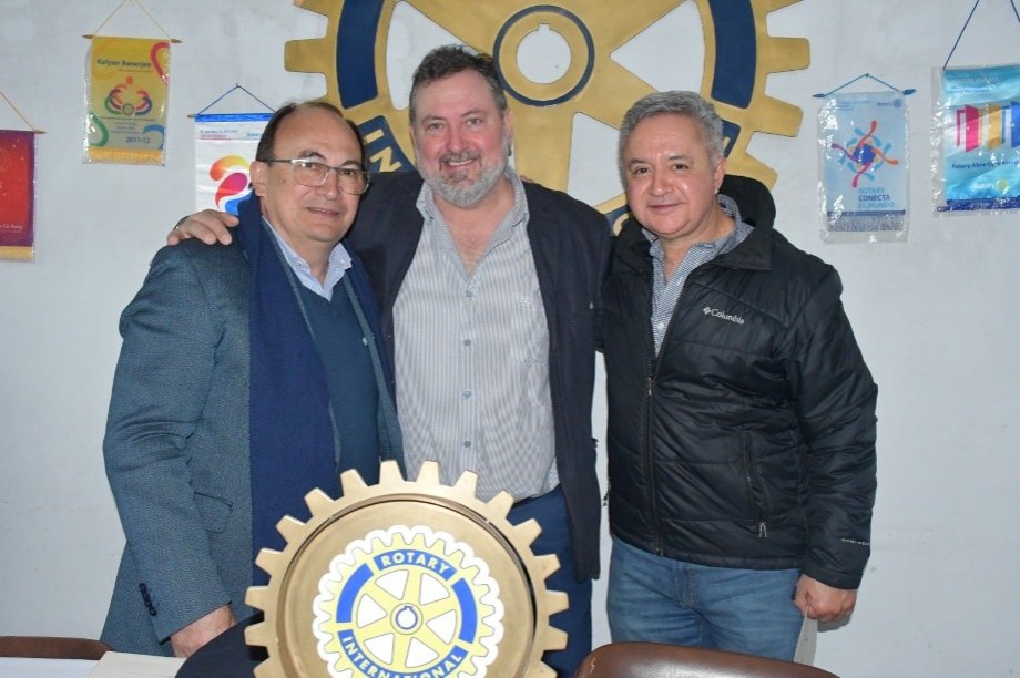 Se realizó una cena de camaradería del Rotary Club local, en donde se ...