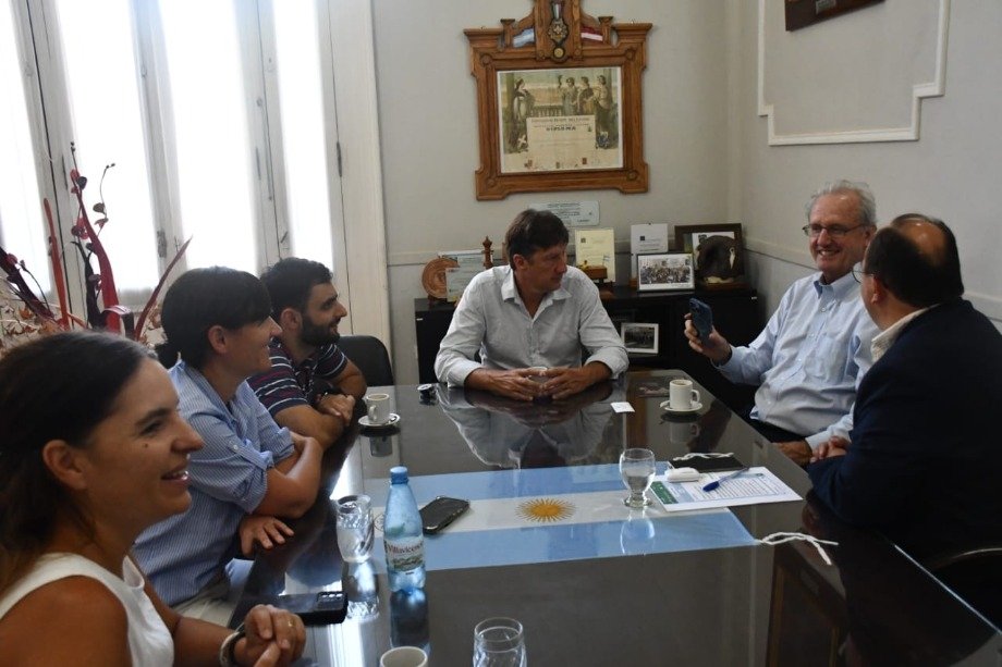 Visita del Concejal y fundador de la ONG de educación One World oriundo ...